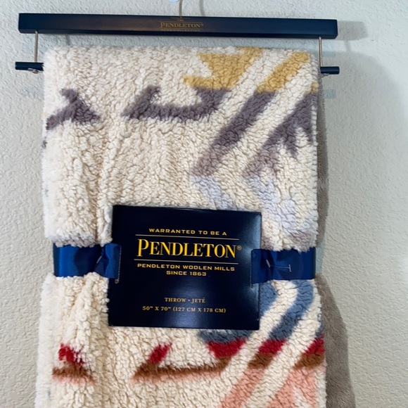 Pendleton | Bedding | Pendleton Southwest Reversible Throw Blanket ...